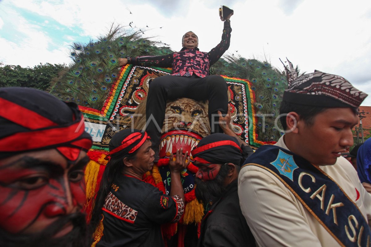 ARAK-ARAKAN ADIPURA KENCANA | ANTARA Foto ARAK-ARAKAN ADIPURA KENCANA | ANTARA Foto