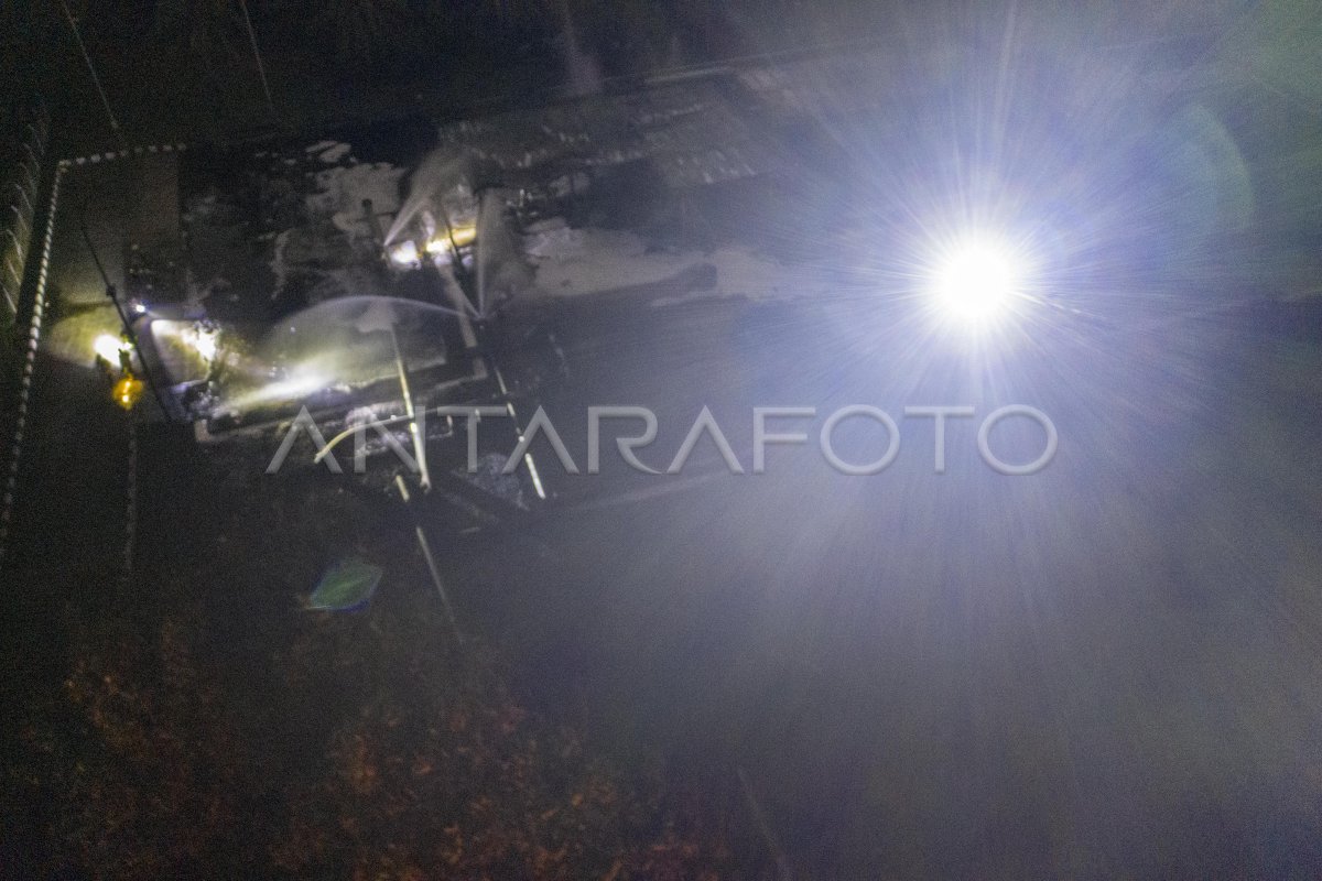 KEBAKARAN DEPO PERTAMINA PLUMPANG | ANTARA Foto KEBAKARAN DEPO PERTAMINA PLUMPANG | ANTARA Foto