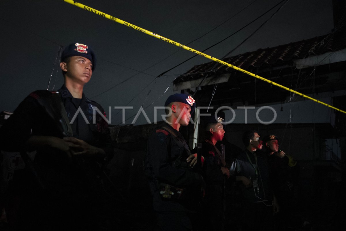 KEBAKARAN DEPO PERTAMINA PLUMPANG | ANTARA Foto KEBAKARAN DEPO PERTAMINA PLUMPANG | ANTARA Foto