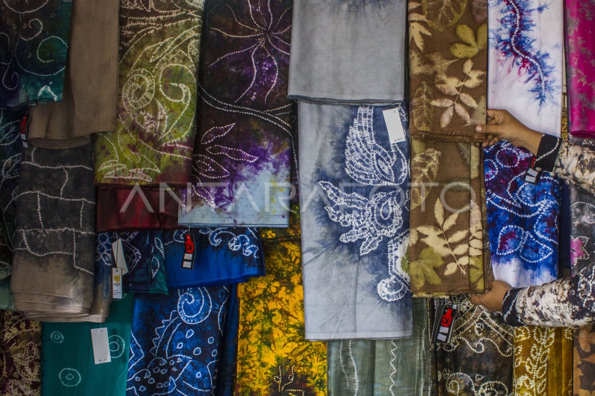 PAMERAN BANJARMASIN SASIRANGAN FESTIVAL | ANTARA Foto PAMERAN BANJARMASIN SASIRANGAN FESTIVAL | ANTARA Foto