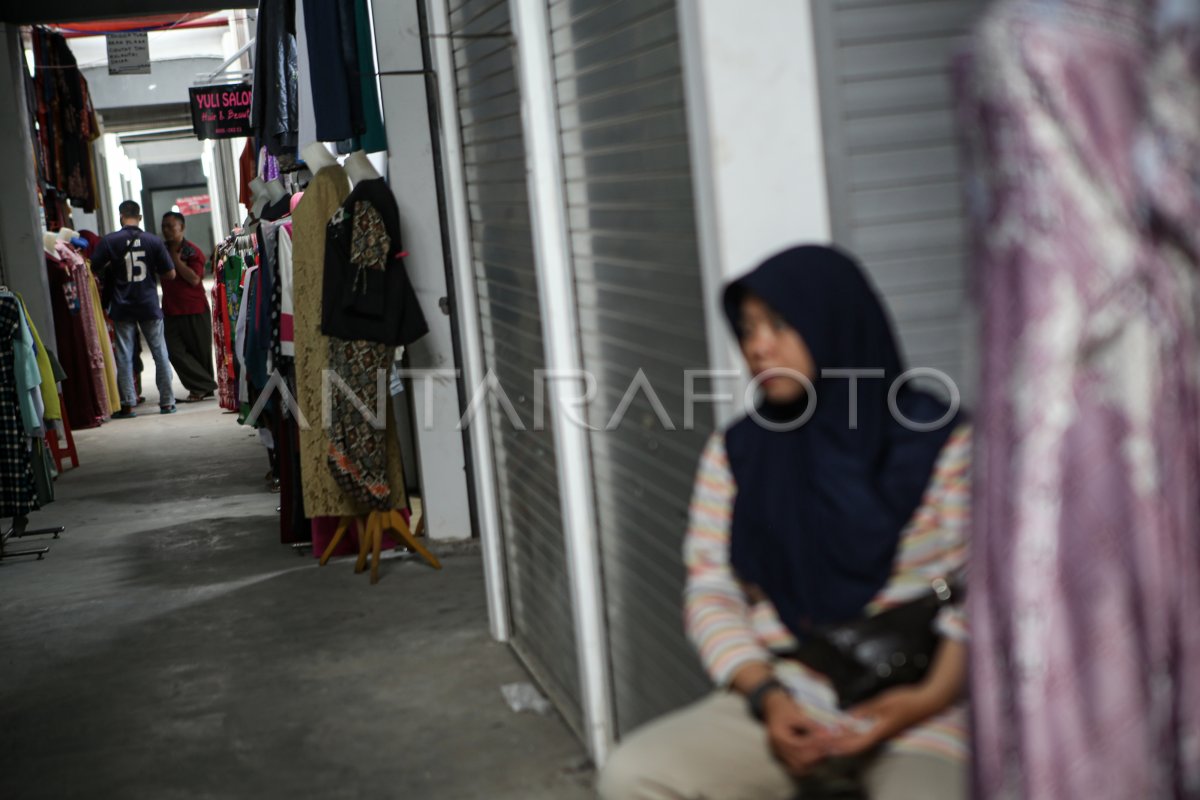 PASAR CIPUTAT SEPI PEDAGANG | ANTARA Foto PASAR CIPUTAT SEPI PEDAGANG | ANTARA Foto