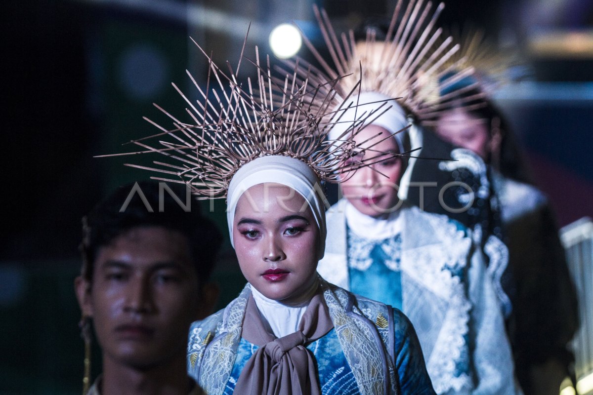 PEMBUKAAN BANJARMASIN SASIRANGAN FESTIVAL | ANTARA Foto PEMBUKAAN BANJARMASIN SASIRANGAN FESTIVAL | ANTARA Foto
