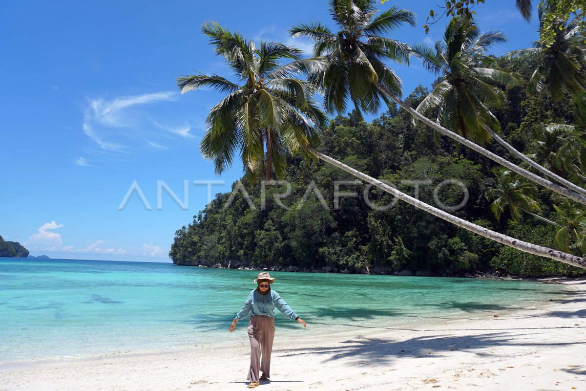 POTENSI WISATA KABUPATEN KAIMANA PAPUA BARAT | ANTARA Foto