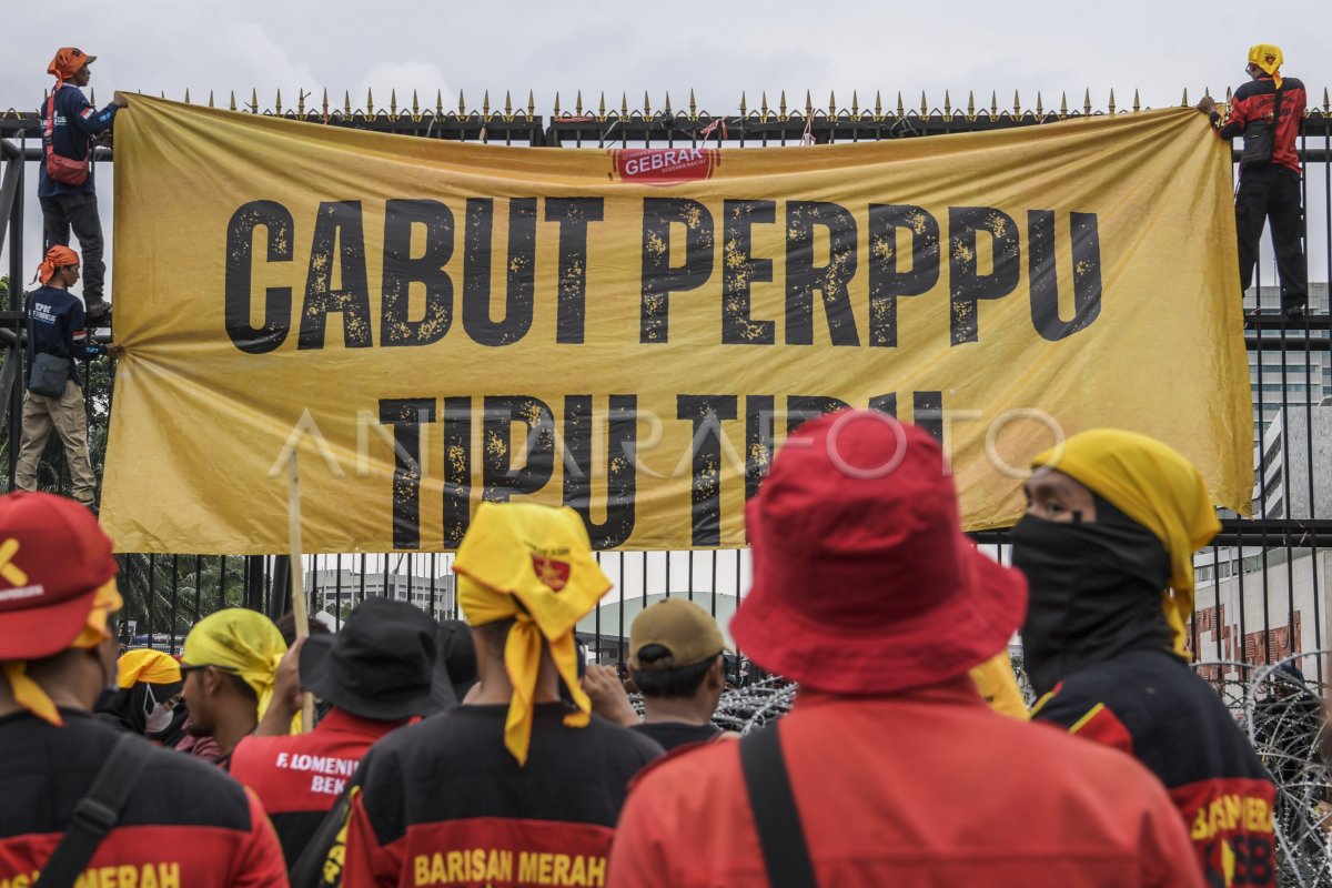 Unjuk Rasa Tolak Perppu Cipta Kerja Antara Foto