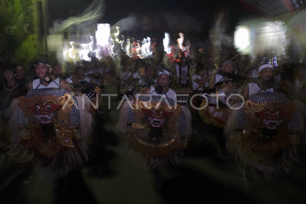 TRADISI OKOKAN JELANG HARI RAYA NYEPI | ANTARA Foto TRADISI OKOKAN JELANG HARI RAYA NYEPI | ANTARA Foto