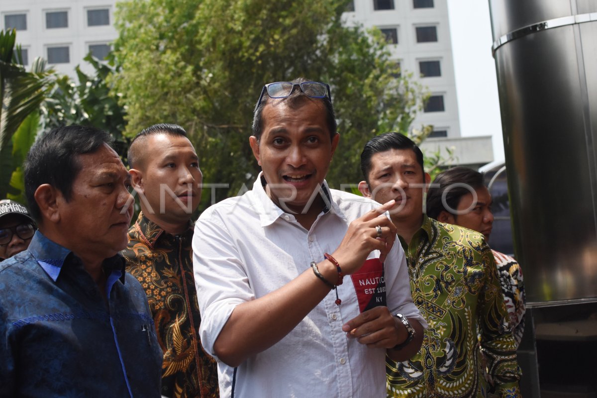 WAMENKUMHAM KLARIFIKASI DUGAAN GRATIFIKASI KE KPK | ANTARA Foto