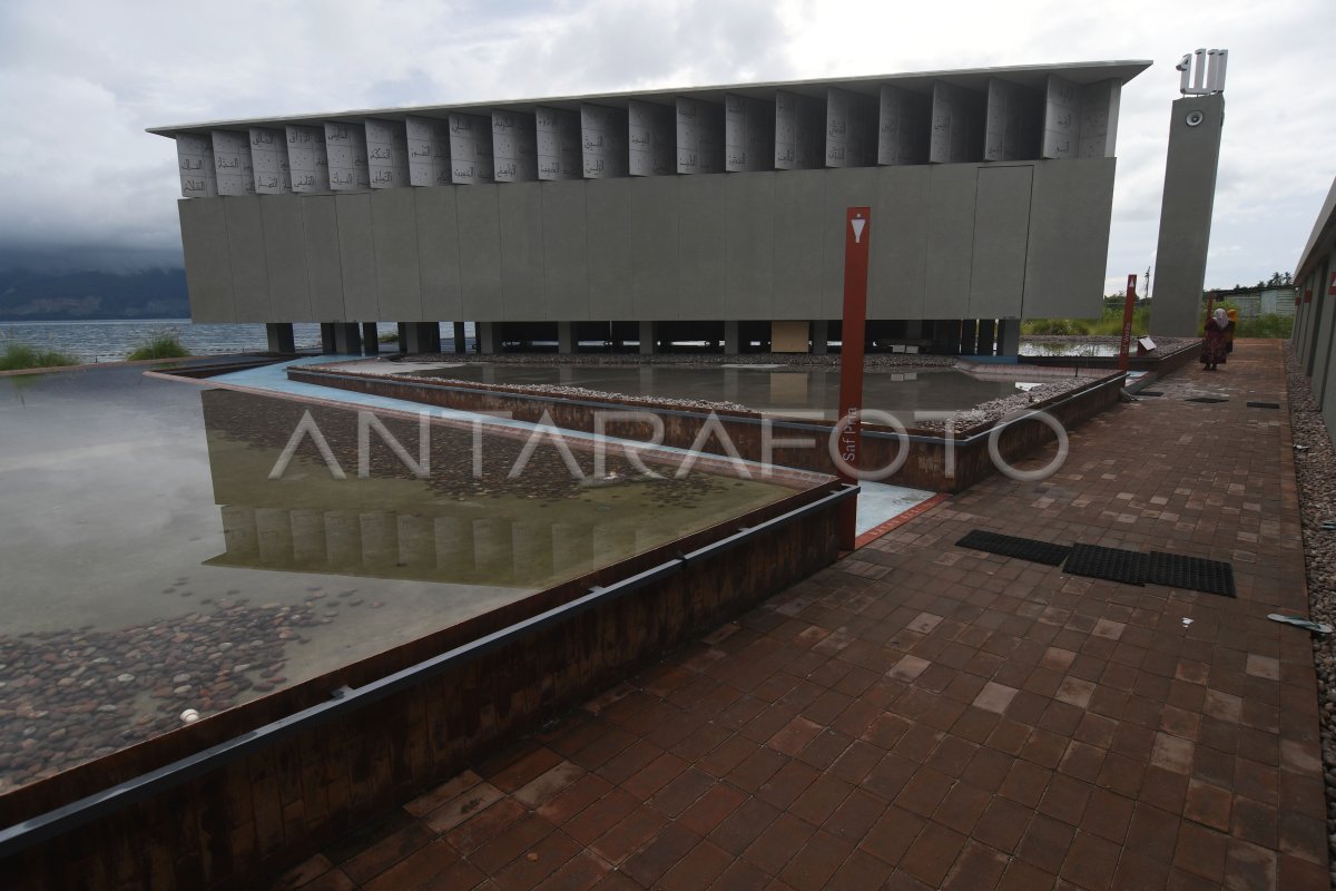 MASJID NURUL YAQIN DI TELUK PALU | ANTARA Foto MASJID NURUL YAQIN DI TELUK PALU | ANTARA Foto