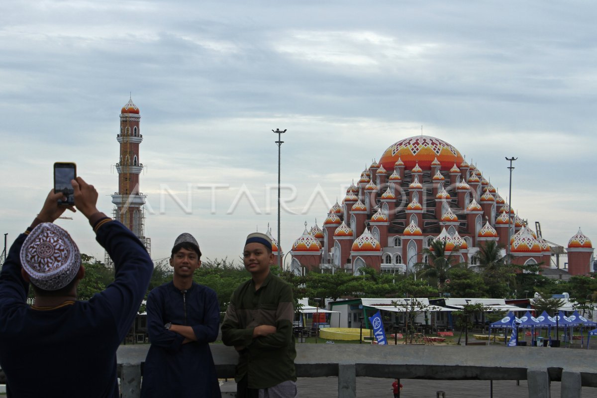 Masjid 99 Kubah Di Makassar Antara Foto