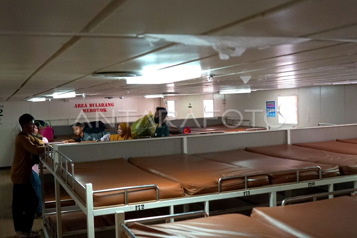 PENINGKATAN JUMLAH PENUMPANG KAPAL DI GORONTALO | ANTARA Foto