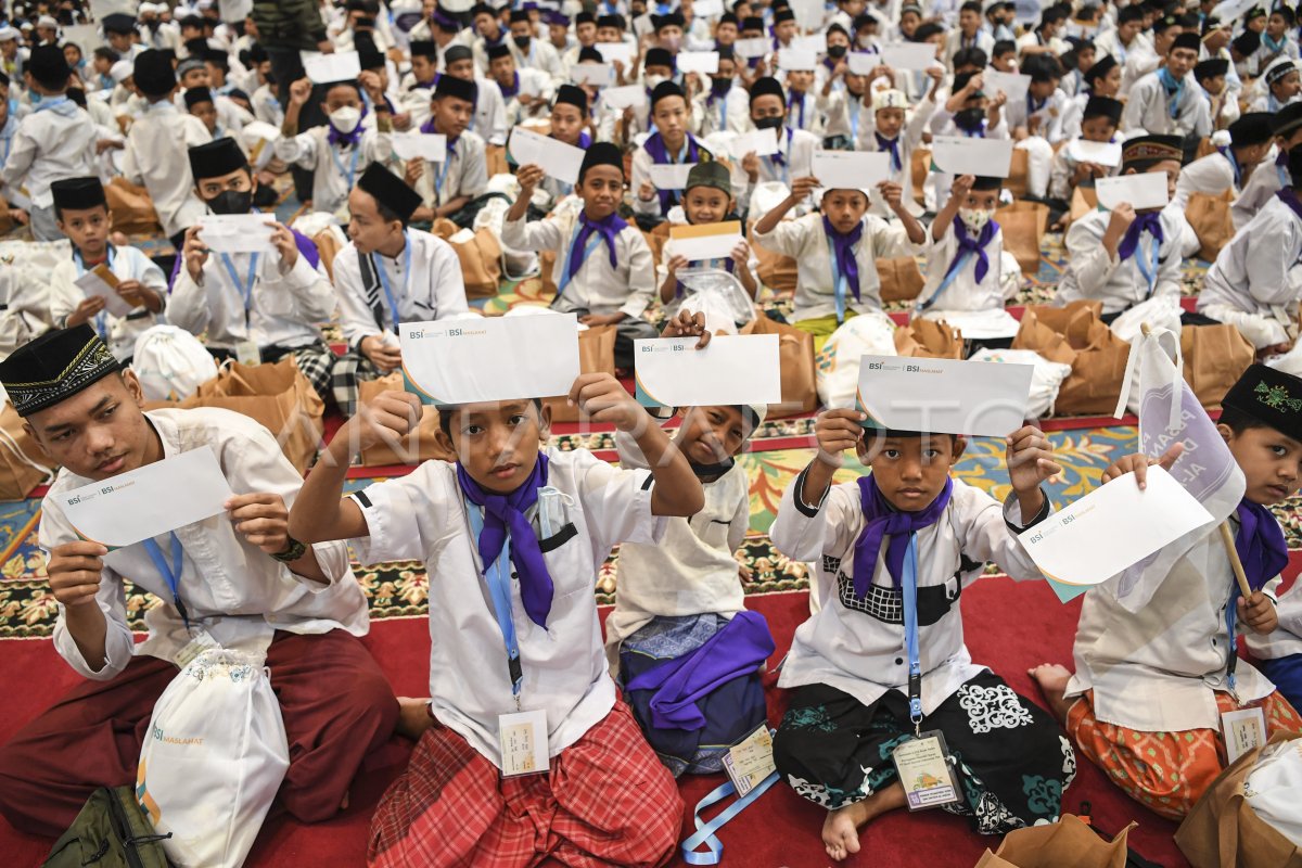 BSI BERIKAN SANTUNAN UNTUK 2.222 ANAK YATIM PIATU | ANTARA Foto