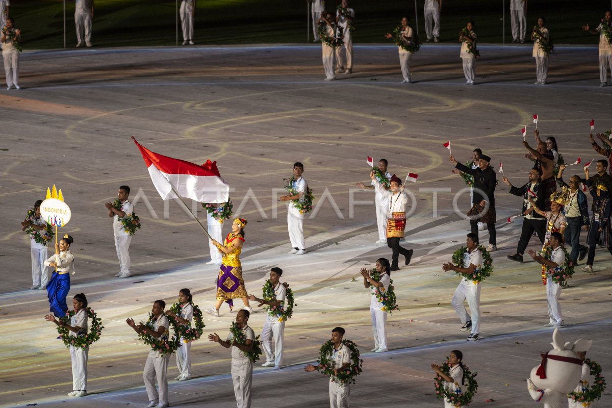 Defile Kontingen Indonesia di SEA Games Kamboja | ANTARA Foto