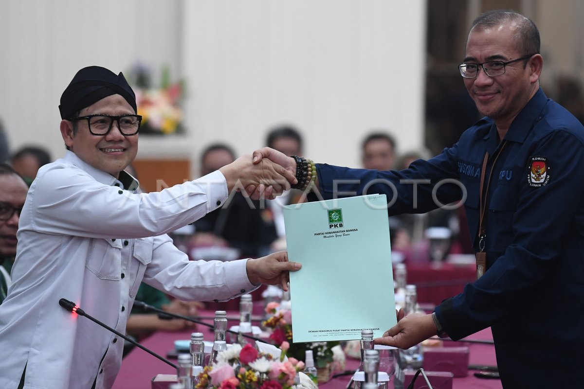 PKB daftarkan bacaleg ke KPU | ANTARA Foto PKB daftarkan bacaleg ke KPU | ANTARA Foto