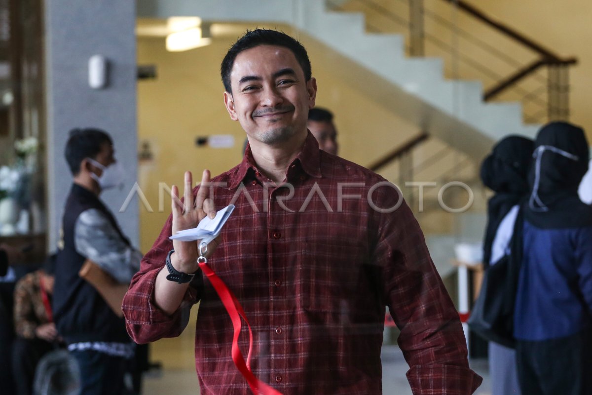 KPK periksa Zumi Zola sebagai saksi | ANTARA Foto KPK periksa Zumi Zola sebagai saksi | ANTARA Foto