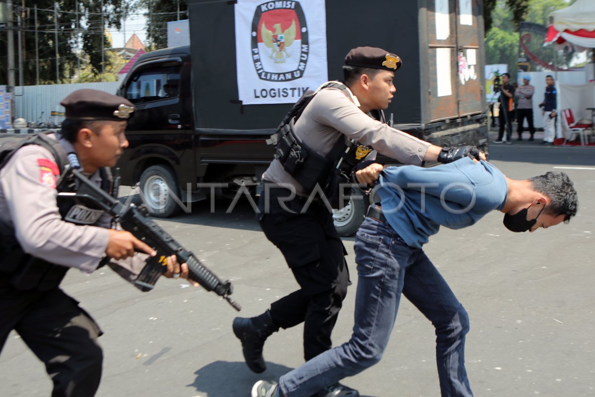 Simulasi pengamanan Pemilu 2024 | ANTARA Foto