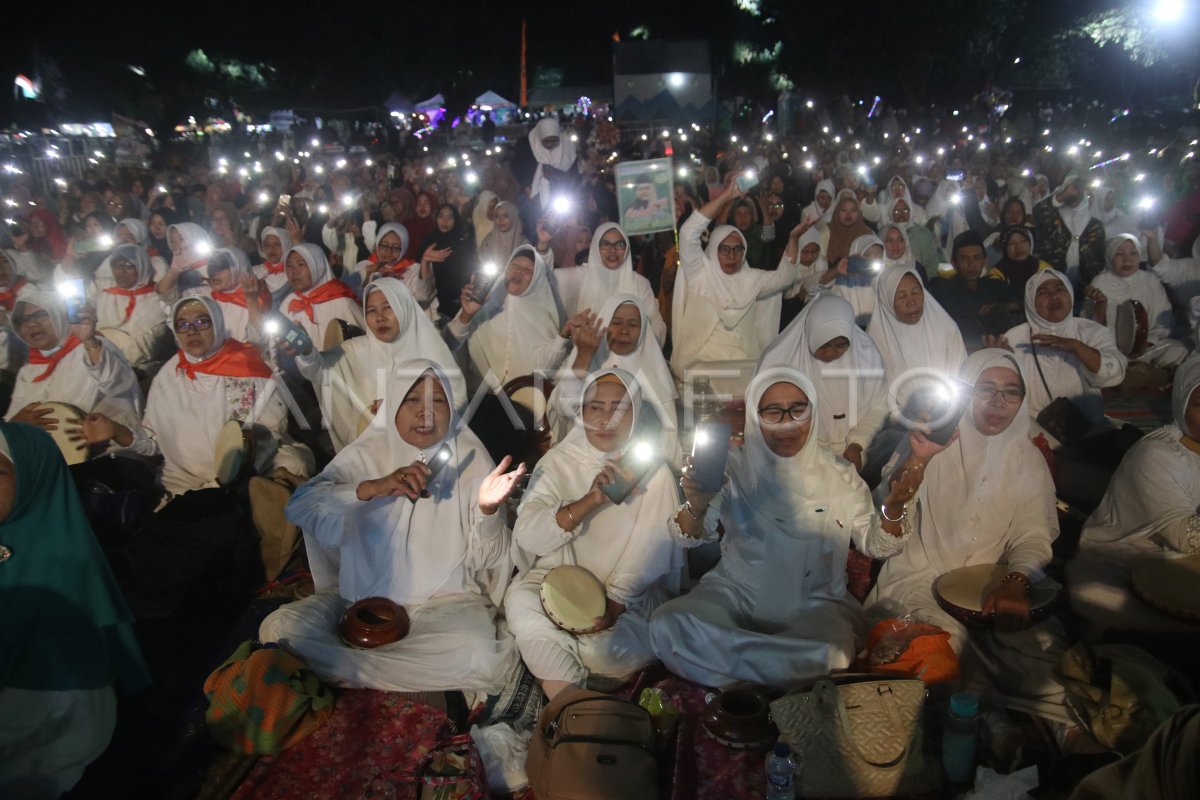 Maulid Akbar sepuluh ribu rebana di Kediri | ANTARA Foto