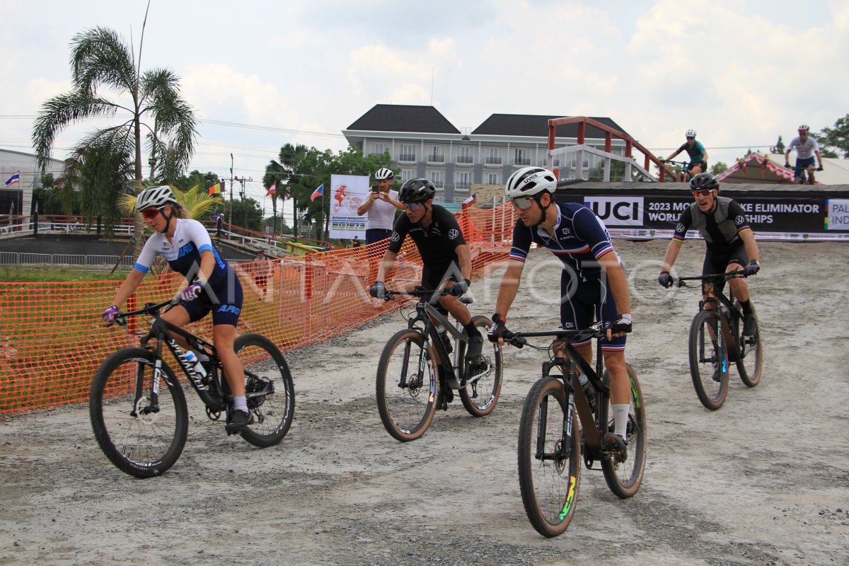 Latihan resmi balap sepeda gunung UCI MTB | ANTARA Foto