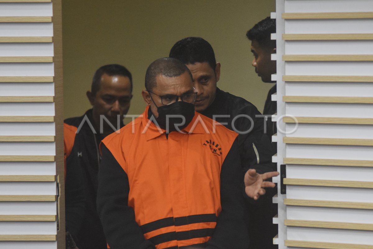 KPK tahan Pj Bupati Sorong | ANTARA Foto KPK tahan Pj Bupati Sorong | ANTARA Foto