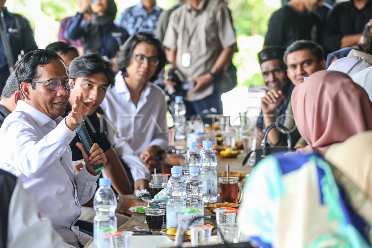 Mahfud MD berbincang dengan generasi milenial Aceh | ANTARA Foto Mahfud MD berbincang dengan generasi milenial Aceh | ANTARA Foto