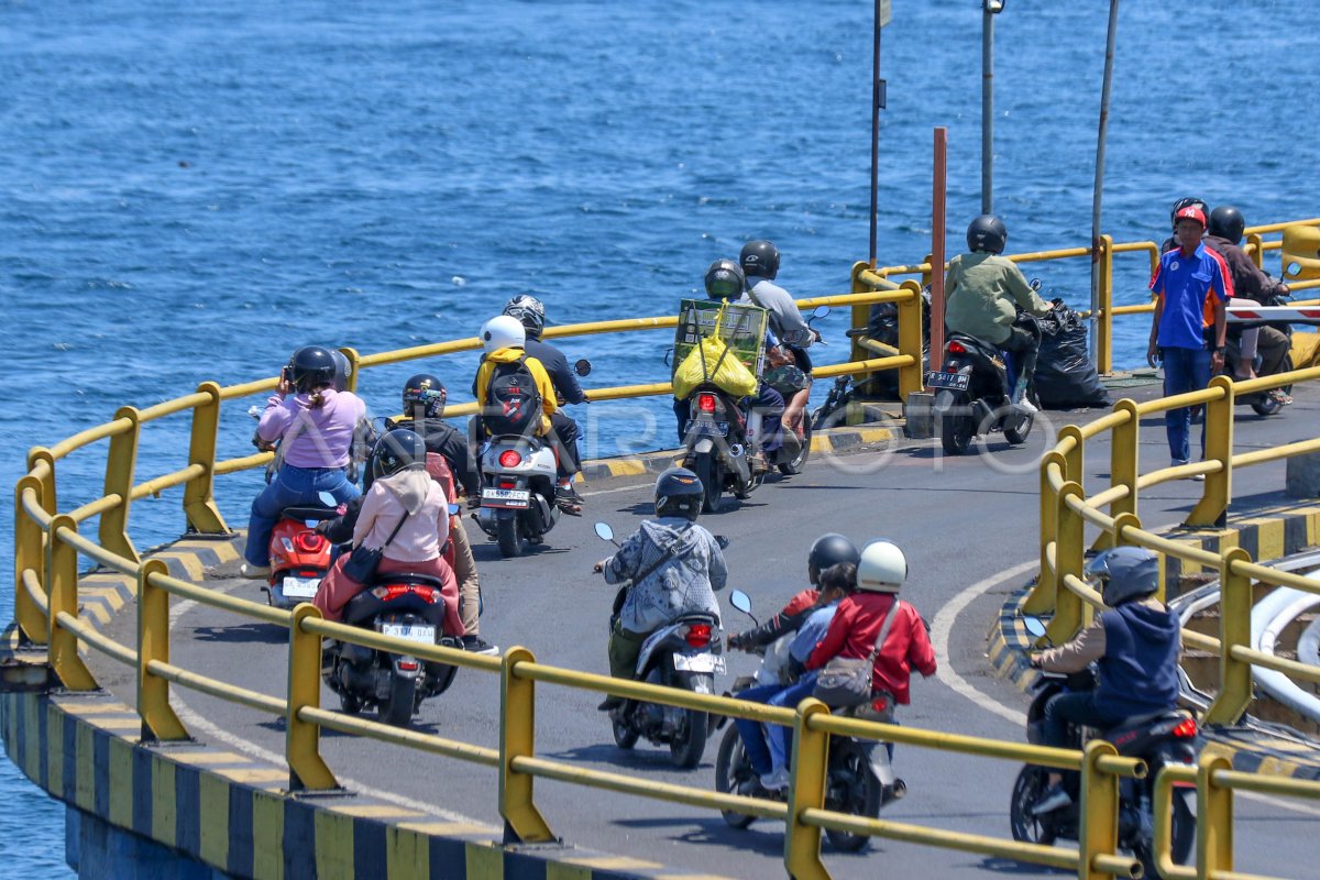 Pelabuhan Ketapang ramai lancar | ANTARA Foto