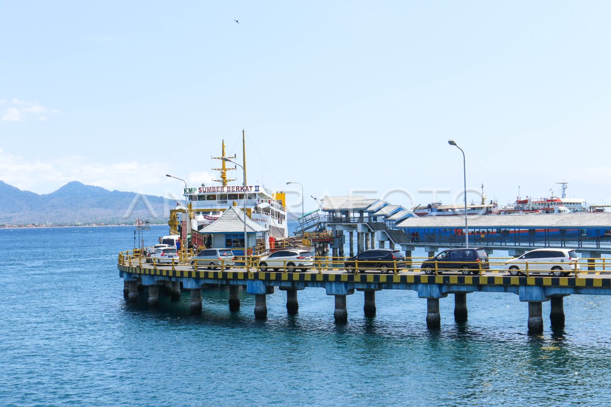Pelabuhan Ketapang ramai lancar | ANTARA Foto