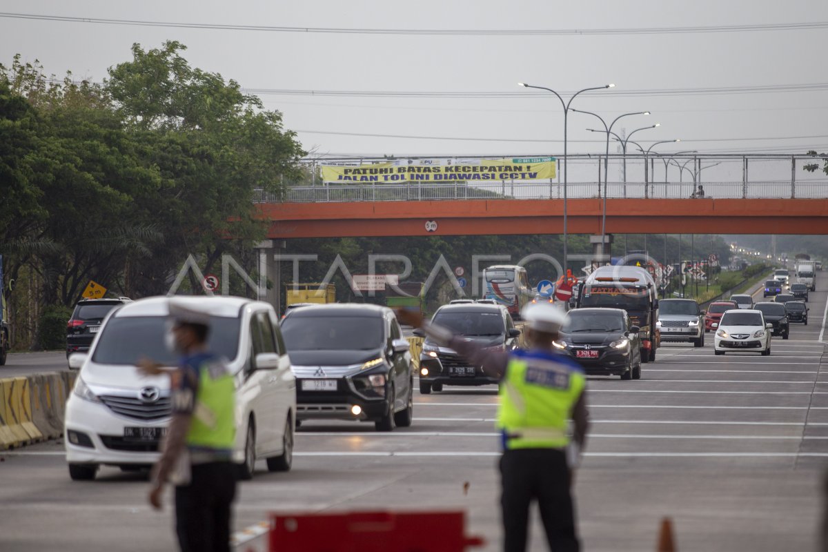 Arus balik libur Natal di tol Cipali | ANTARA Foto Arus balik libur Natal di tol Cipali | ANTARA Foto