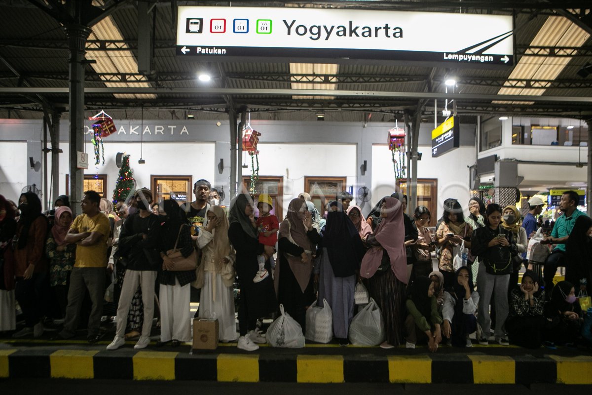 Kenaikan penumpang KA libur Natal 2023 | ANTARA Foto Kenaikan penumpang KA libur Natal 2023 | ANTARA Foto