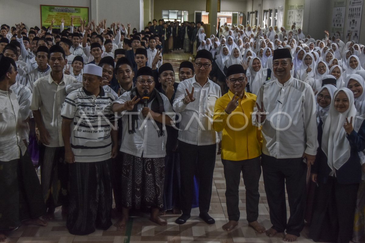 Silahturahmi Agus Gumiwang dengan Santri dan Ulama | ANTARA Foto