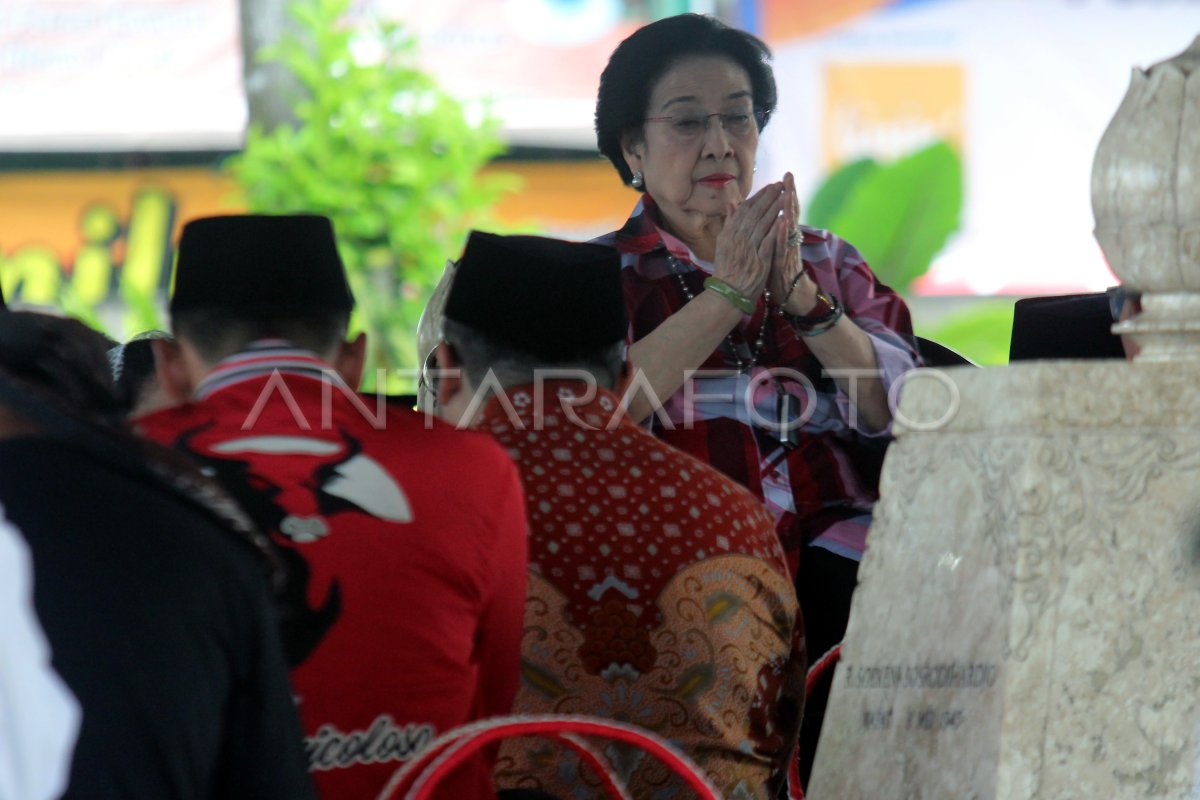 Megawati Berziarah Ke Makam Presiden Soekarno Antara Foto