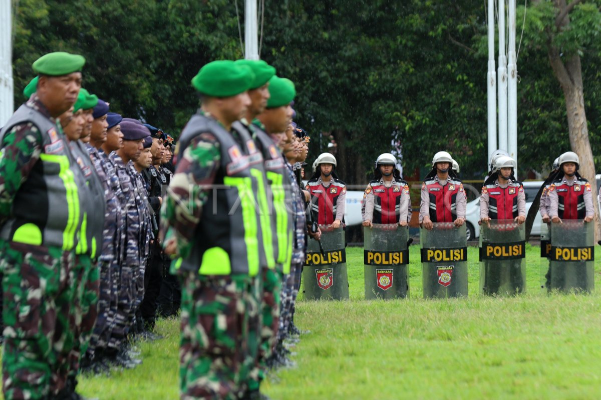 Gelar pasukan pengamanan Pemilu 2024 | ANTARA Foto