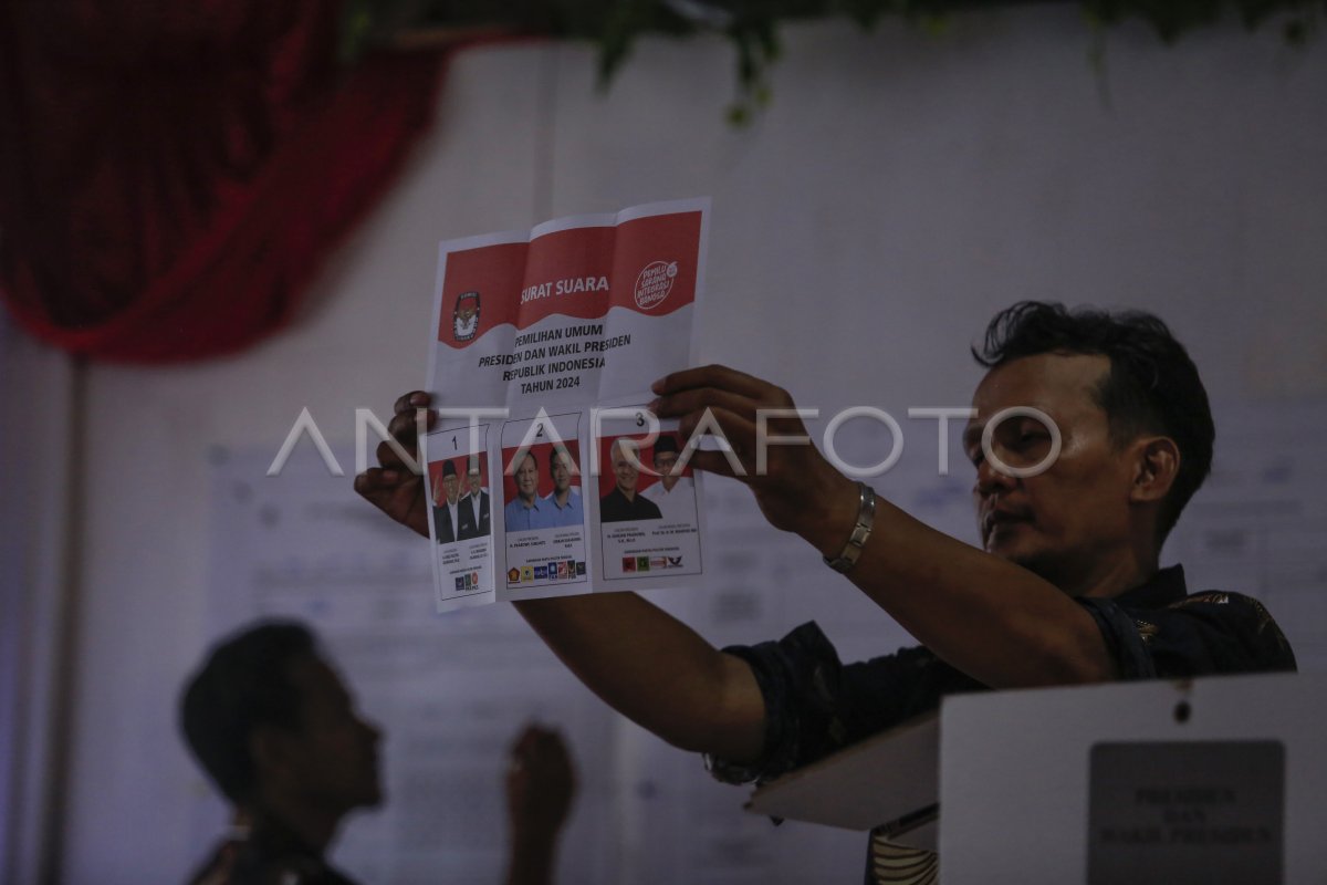 Perhitungan surat suara Pilpres di TPS Mahfud MD | ANTARA Foto Perhitungan surat suara Pilpres di TPS Mahfud MD | ANTARA Foto