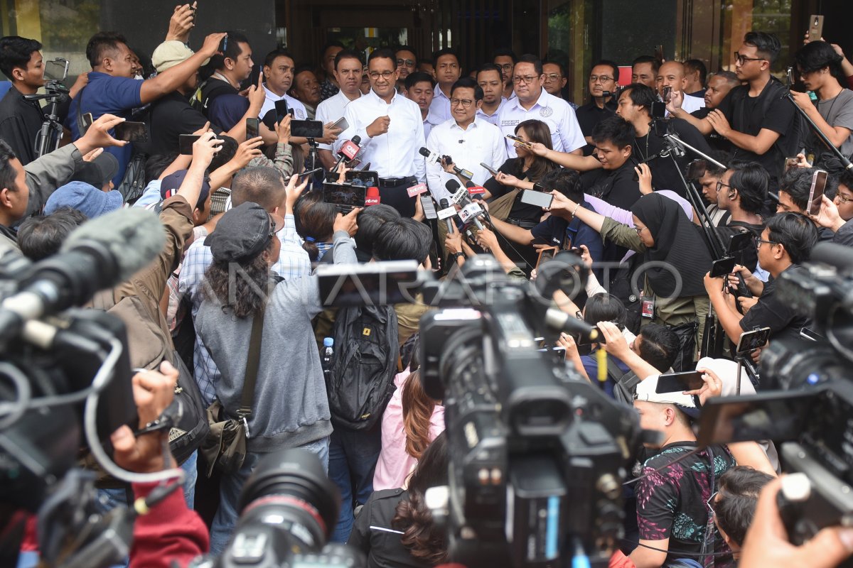 Tim Hukum Nasional Amin bahas kecurangan Pemilu | ANTARA Foto Tim Hukum Nasional Amin bahas kecurangan Pemilu | ANTARA Foto