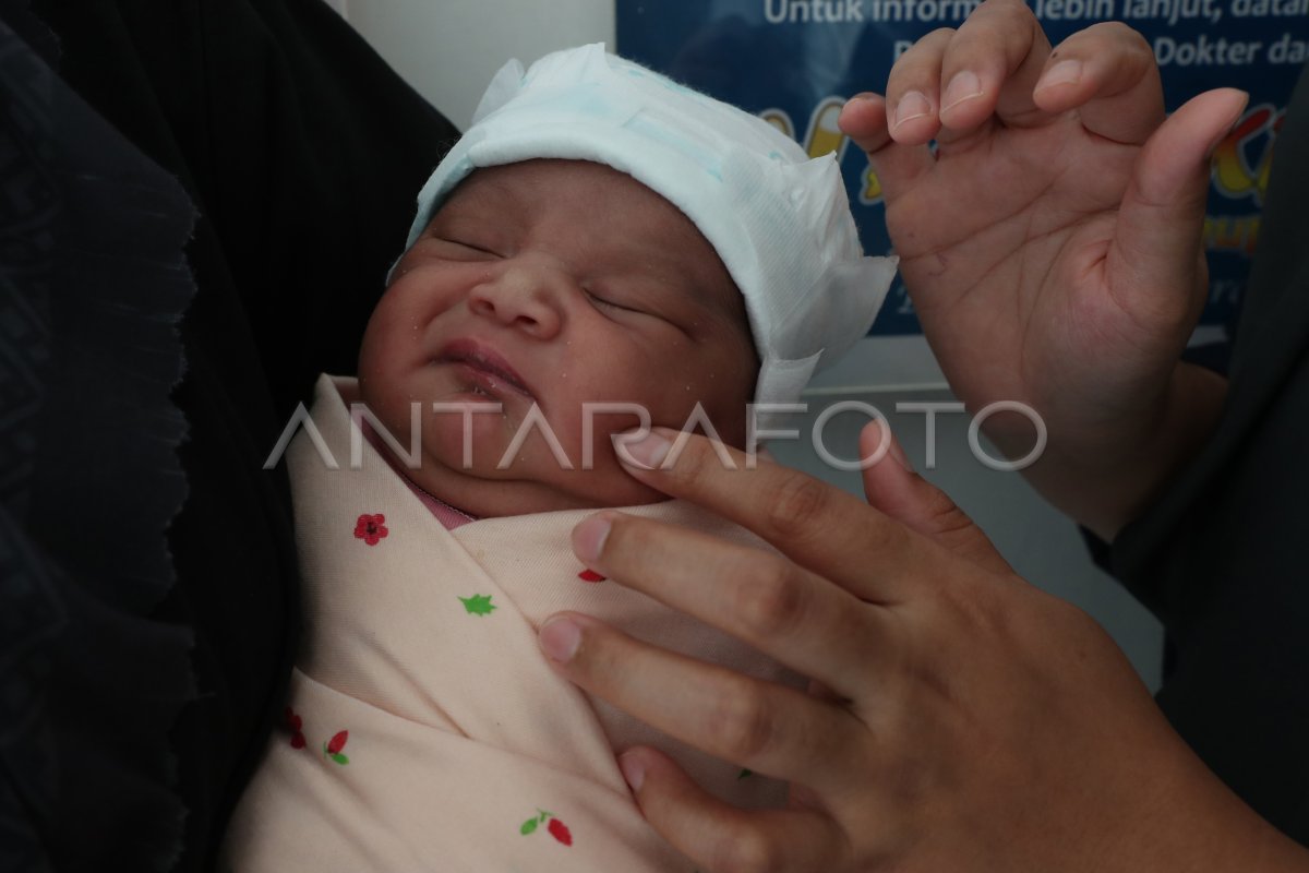 Bayi lahir 29 Februari tahun kabisat | ANTARA Foto Bayi lahir 29 Februari tahun kabisat | ANTARA Foto