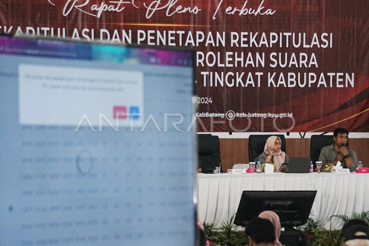 Rekapitulasi penghitungan suara di Batang | ANTARA Foto