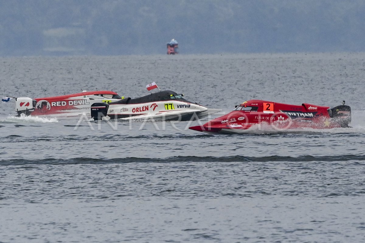 Kejuaraan Dunia F1 Powerboat Seri Danau Toba 2024 | ANTARA Foto