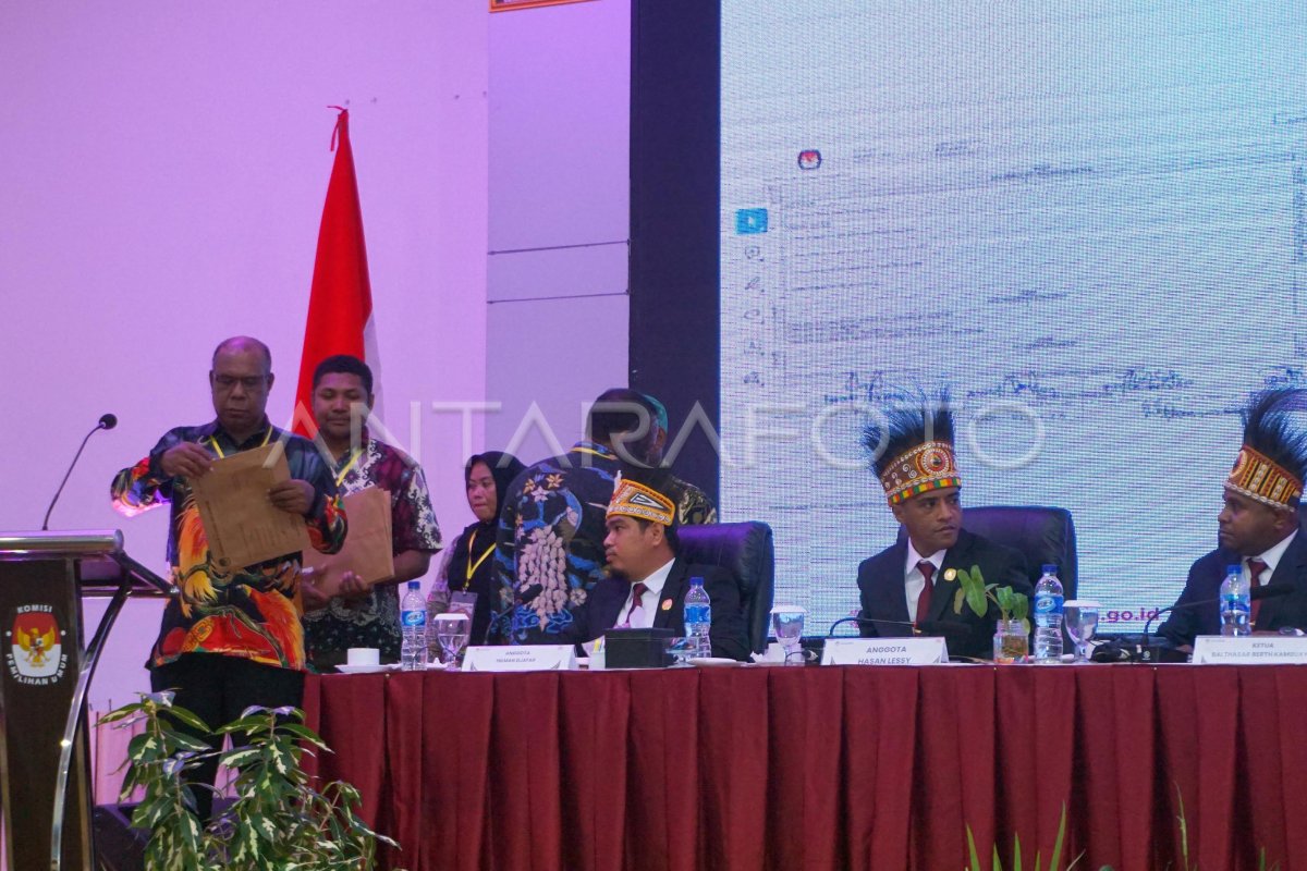 Rapat Pleno Terbuka Rekap Suara KPU Kota Sorong | ANTARA Foto Rapat Pleno Terbuka Rekap Suara KPU Kota Sorong | ANTARA Foto
