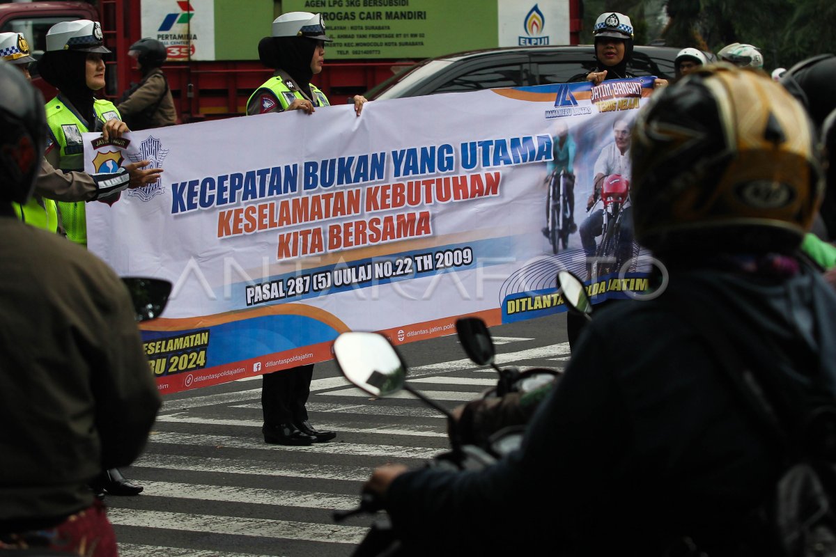 Sosialisasi keselamatan berlalu lintas | ANTARA Foto