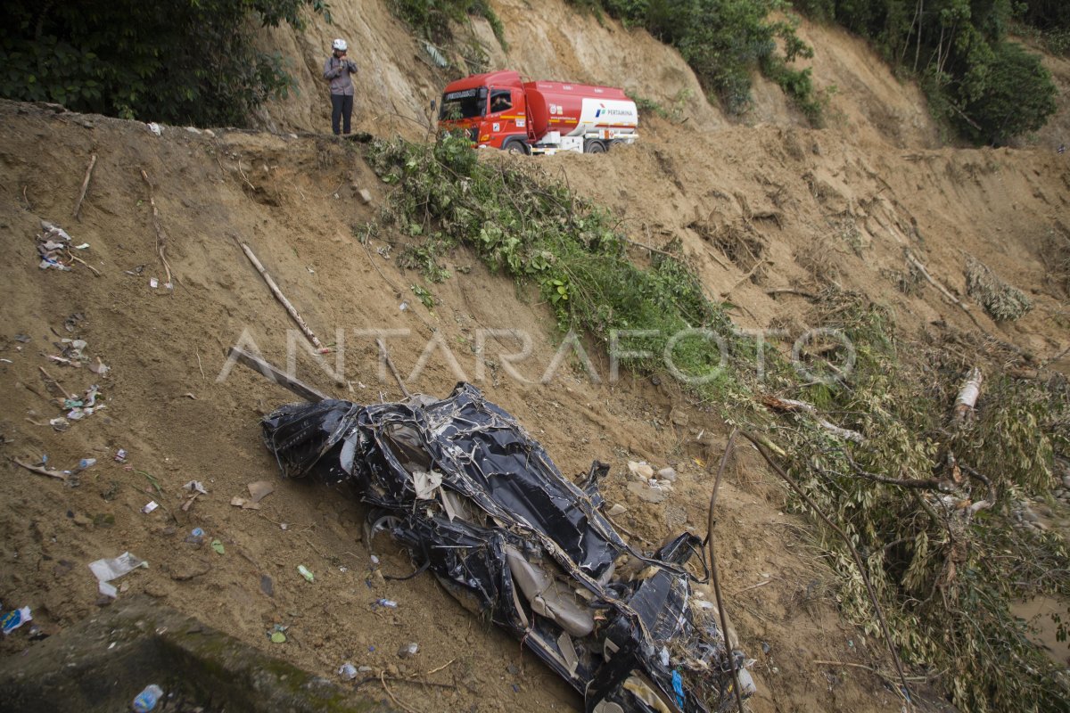 Masa tanggap darurat banjir bandang Kabupaten Pesisir Selatan | ANTARA Foto