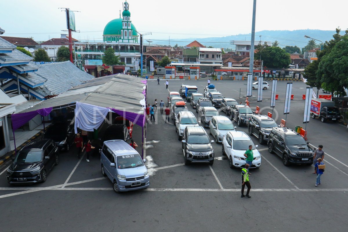Arus mudik di Pelabuhan Ketapang ramai lancar | ANTARA Foto