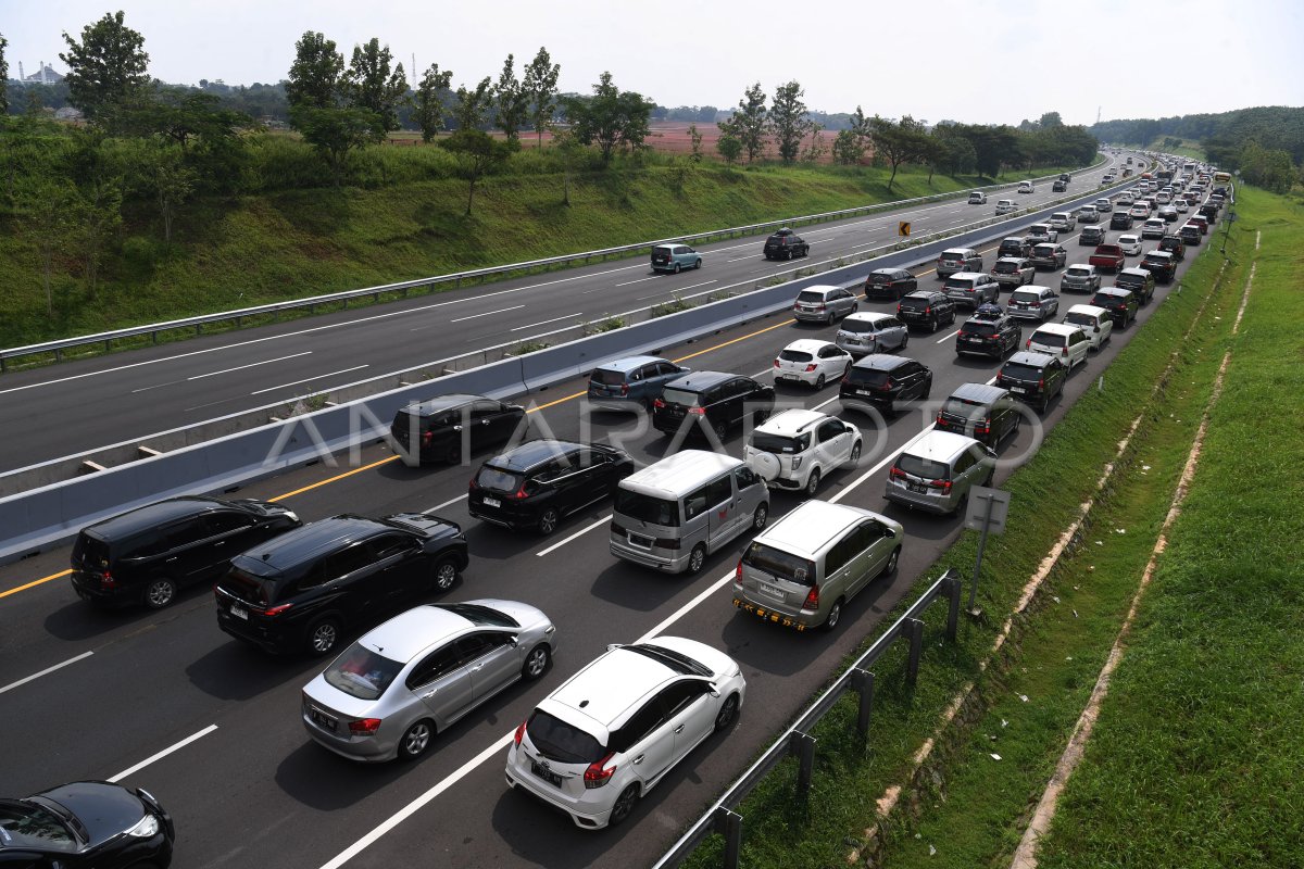 Kemacetan arus balik di jalur one way | ANTARA Foto Kemacetan arus balik di jalur one way | ANTARA Foto