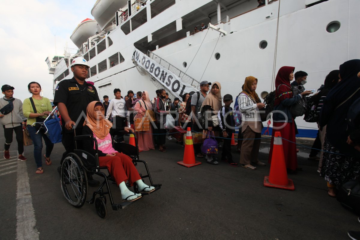 Arus balik Lebaran di Pelabuhan Tanjung Perak Surabaya | ANTARA Foto