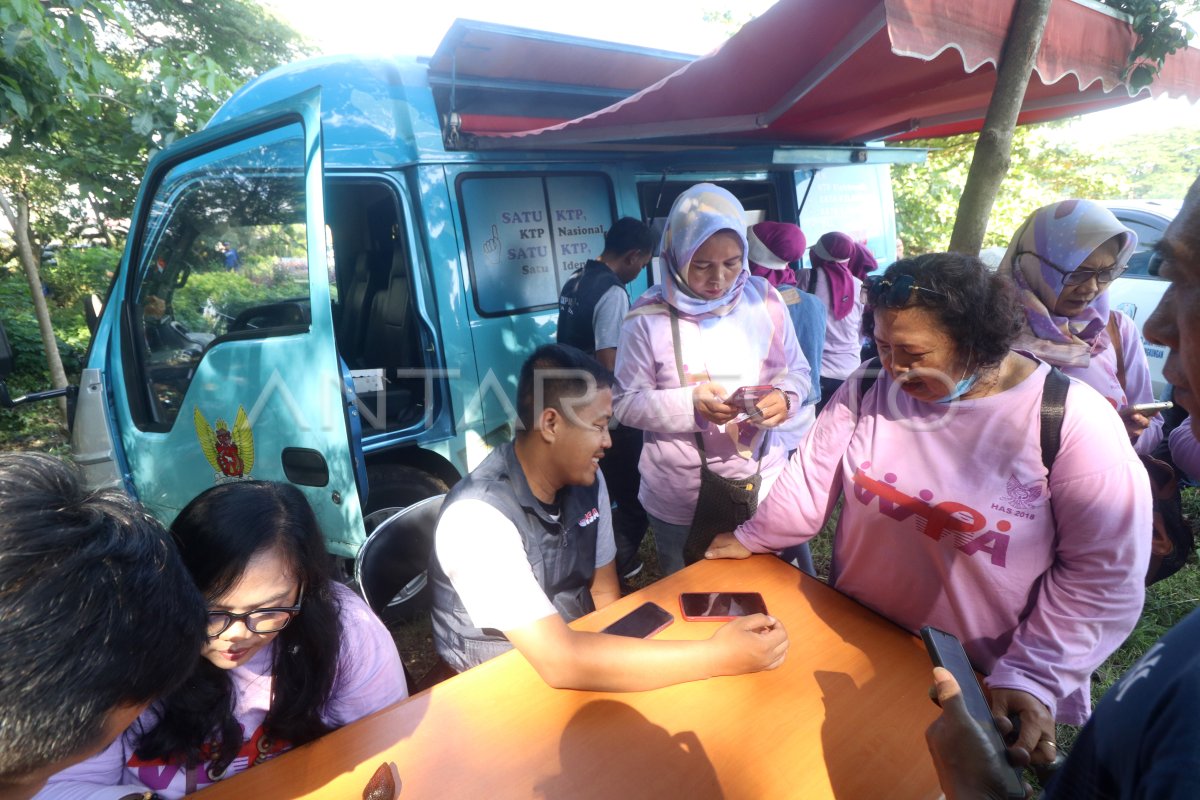 Layanan aktivasi Identitas Kependudukan Digital keliling | ANTARA Foto Layanan aktivasi Identitas Kependudukan Digital keliling | ANTARA Foto