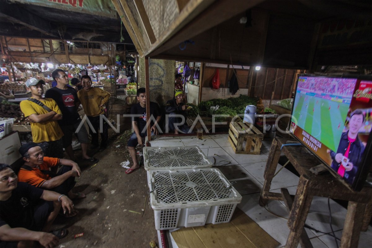 Nonton bareng Timnas Indonesia U-23 di Bogor | ANTARA Foto Nonton bareng Timnas Indonesia U-23 di Bogor | ANTARA Foto