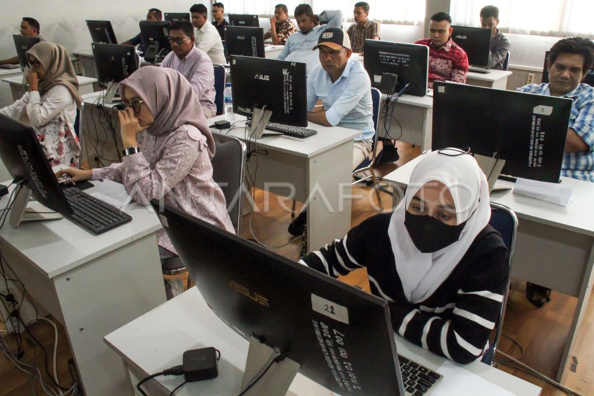 Ujian Seleksi Anggota PPK Pilkada 2024 | ANTARA Foto Ujian Seleksi Anggota PPK Pilkada 2024 | ANTARA Foto