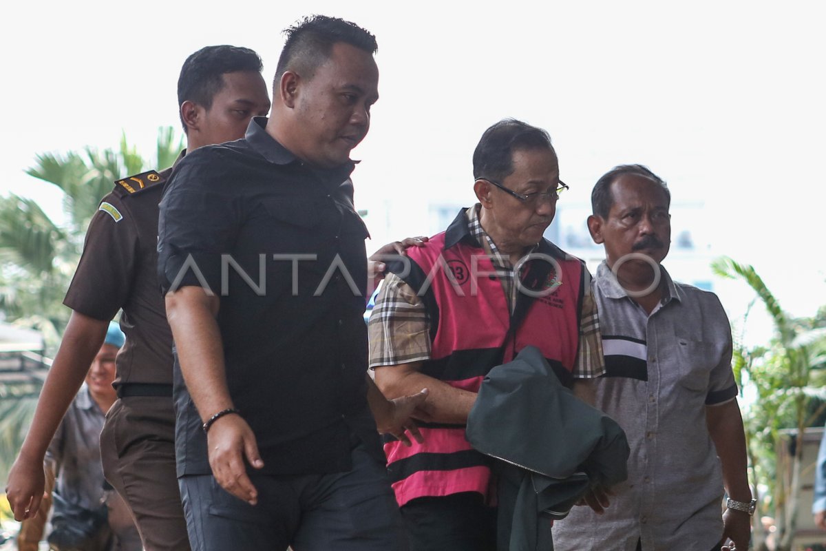 Pelimpahan perkara korupsi timah di Kejari Jakarta Selatan | ANTARA Foto Pelimpahan perkara korupsi timah di Kejari Jakarta Selatan | ANTARA Foto
