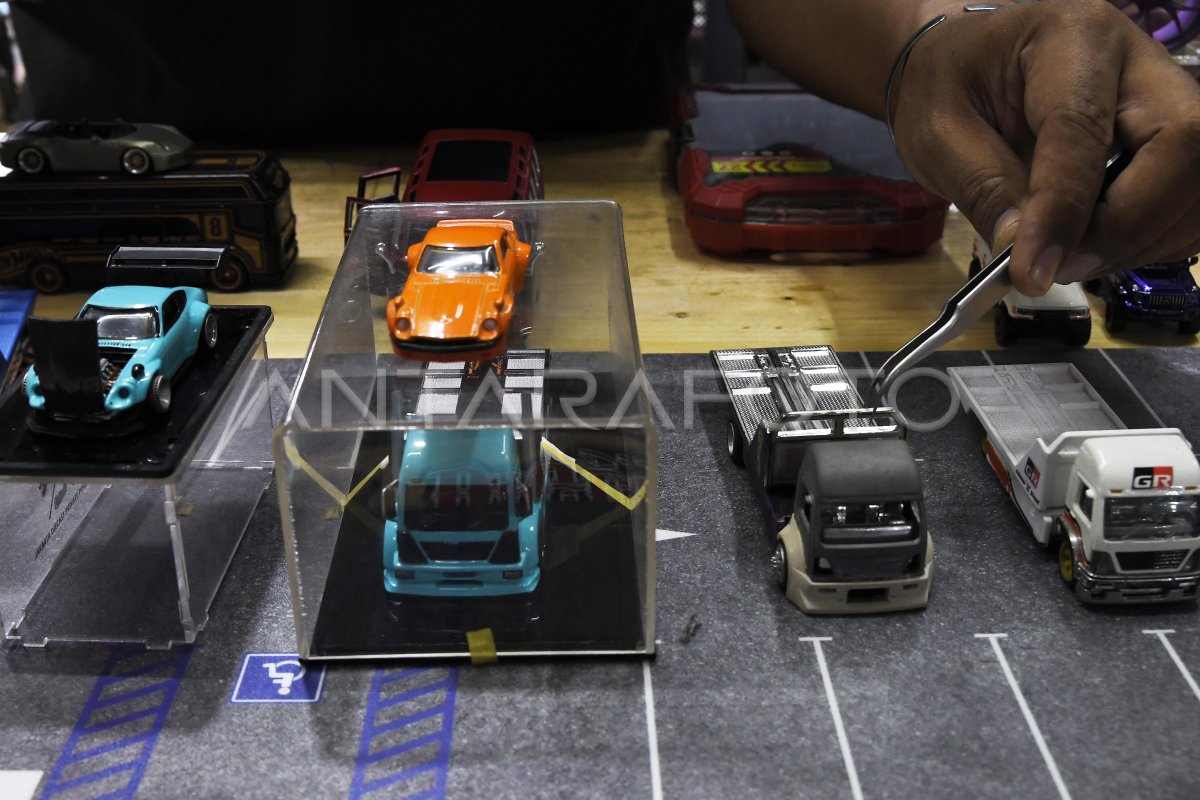 Jasa modifikasi mobil miniatur | ANTARA Foto Jasa modifikasi mobil miniatur | ANTARA Foto