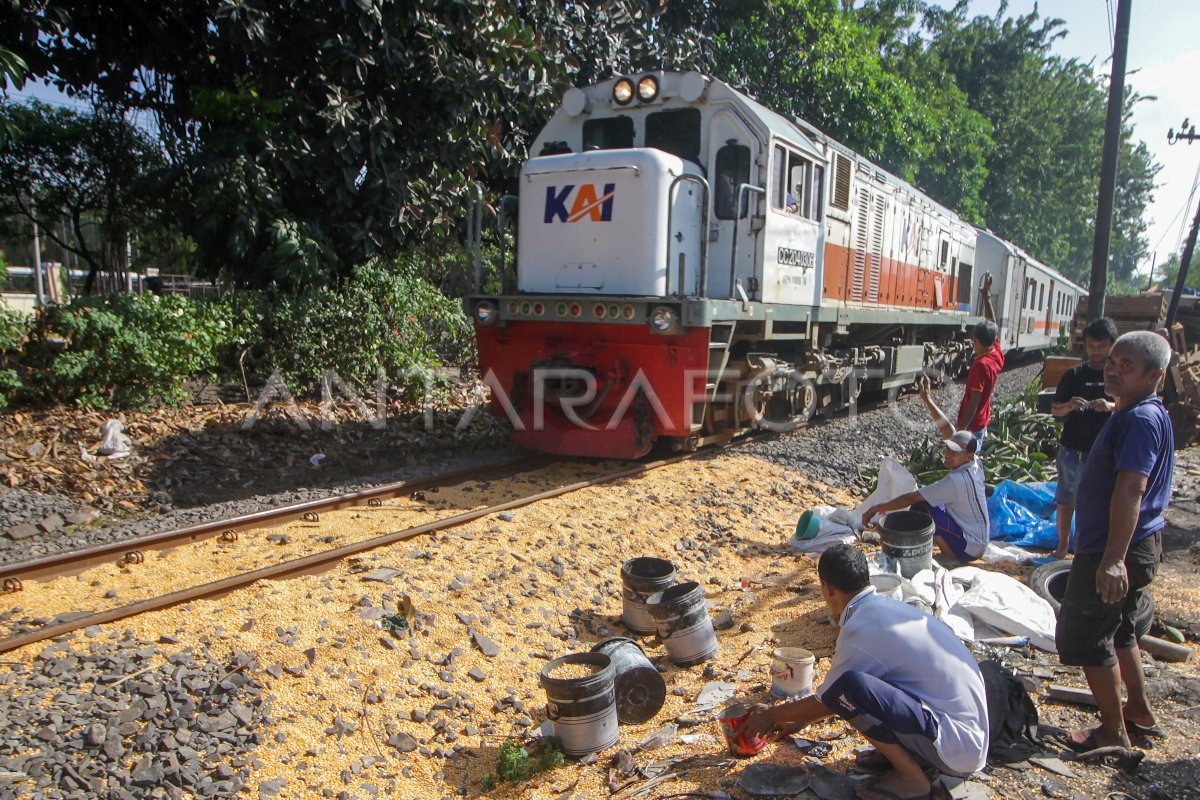 Kecelakaan kereta api di Sidoarjo | ANTARA Foto