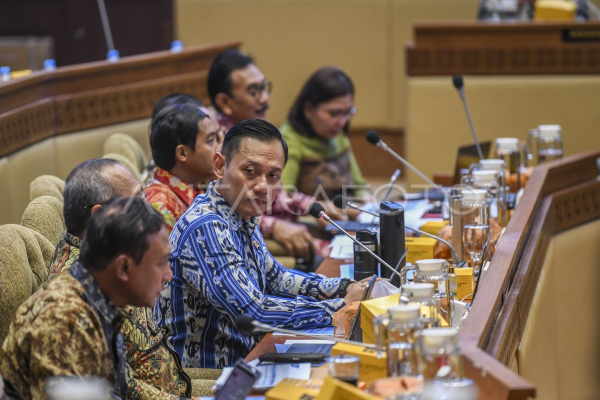 Raker Kementerian ATR/BPN dengan Komisi II DPR | ANTARA Foto