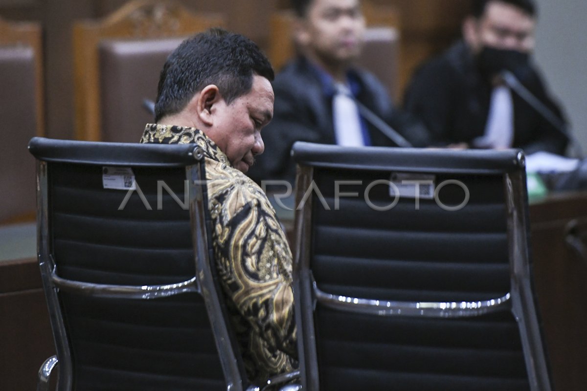 Achsanul Qosasi divonis 2,5 tahun penjara | ANTARA Foto Achsanul Qosasi divonis 2,5 tahun penjara | ANTARA Foto