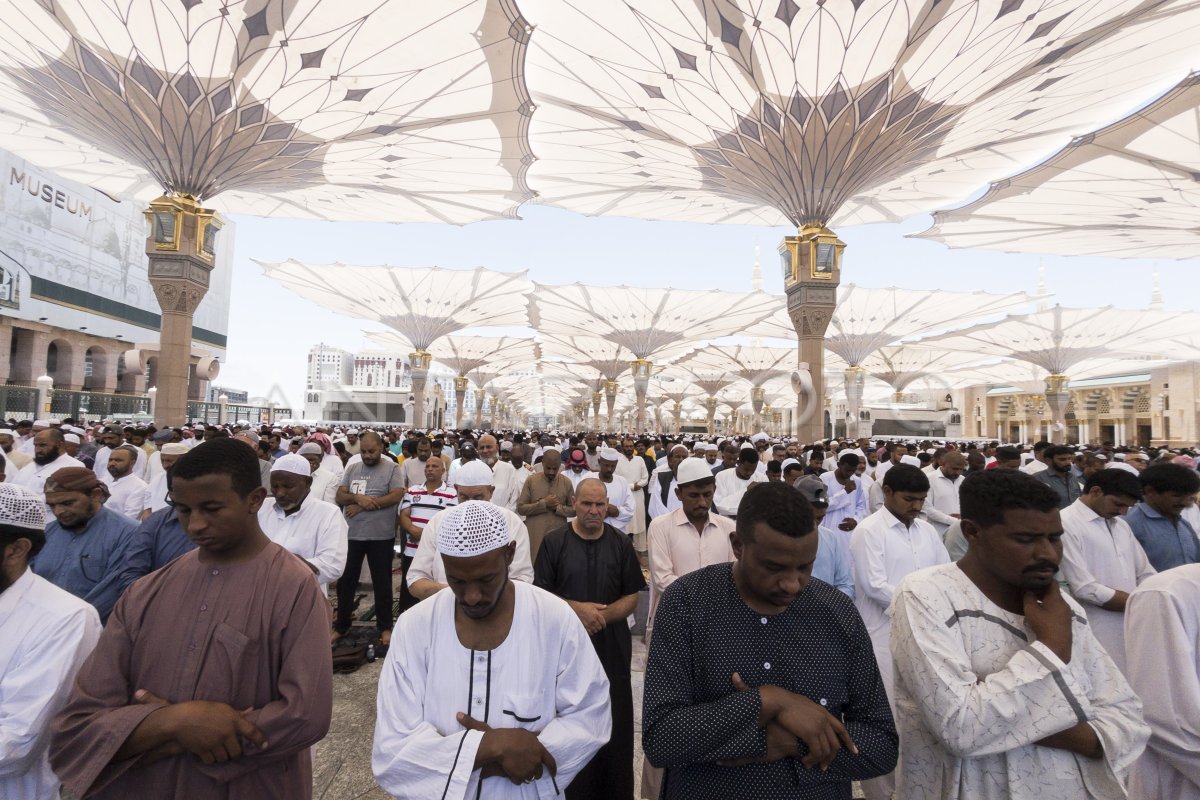 Shalat Jumat di Masjid Nabawi | ANTARA Foto