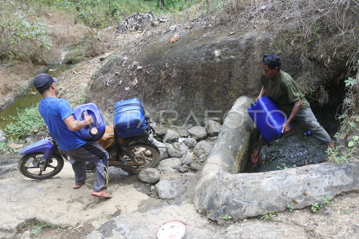 Kesulitan air bersih di Situbondo | ANTARA Foto
